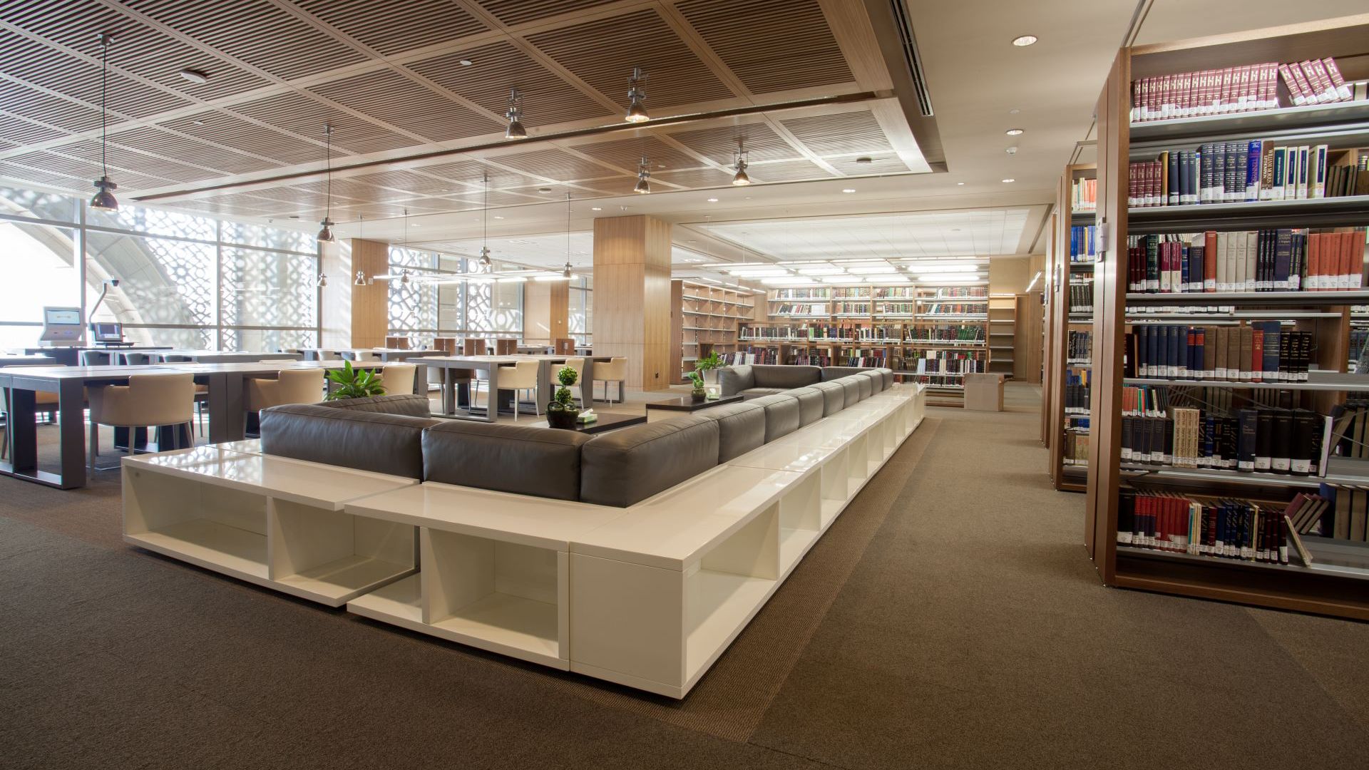 المكتبة المركزية في جامعة الأميرة نورة بنت عبد الرحمن - روح السعودية