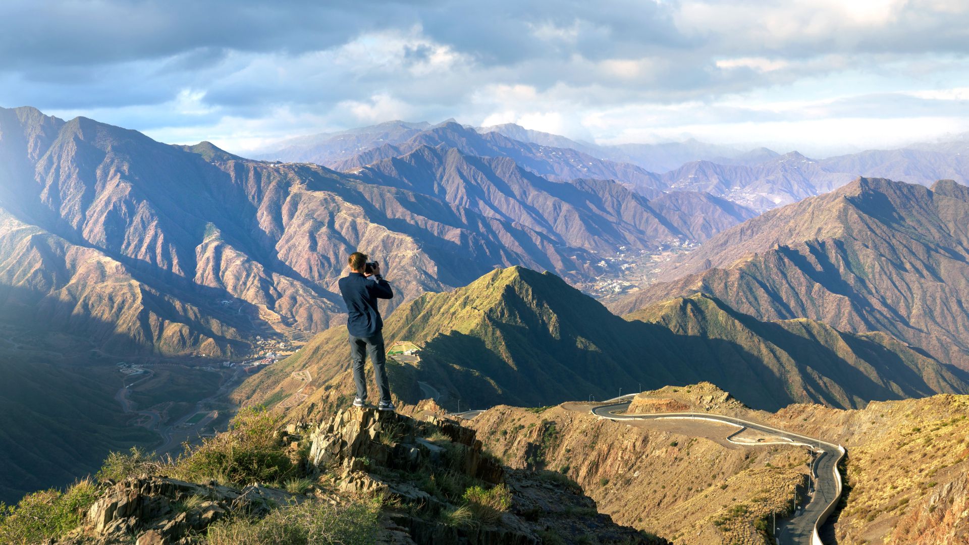 The Ridge Walk by Husaak Adventures - Visit Saudi Official Website